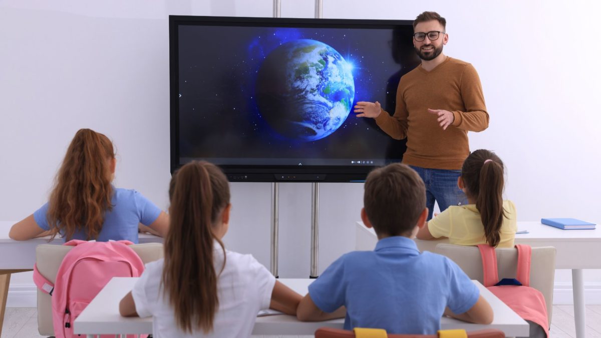 Beyond Borders, Beyond Walls: IFPs as Bridges in a Classroom Without ...